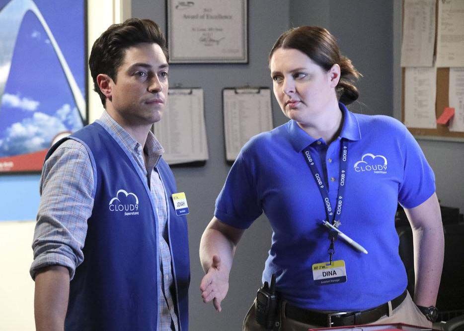 Superstore : Superstore : Photo Lauren Ash, Ben Feldman - 427 sur 503 ...