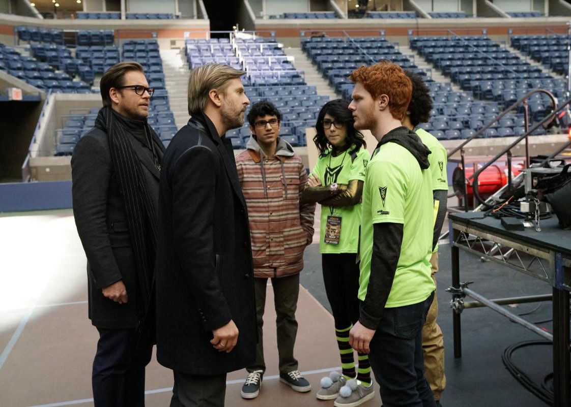 Bull : Bull : Photo Alexa Mansour, Jayce Bartok, Nicholas Barasch ...