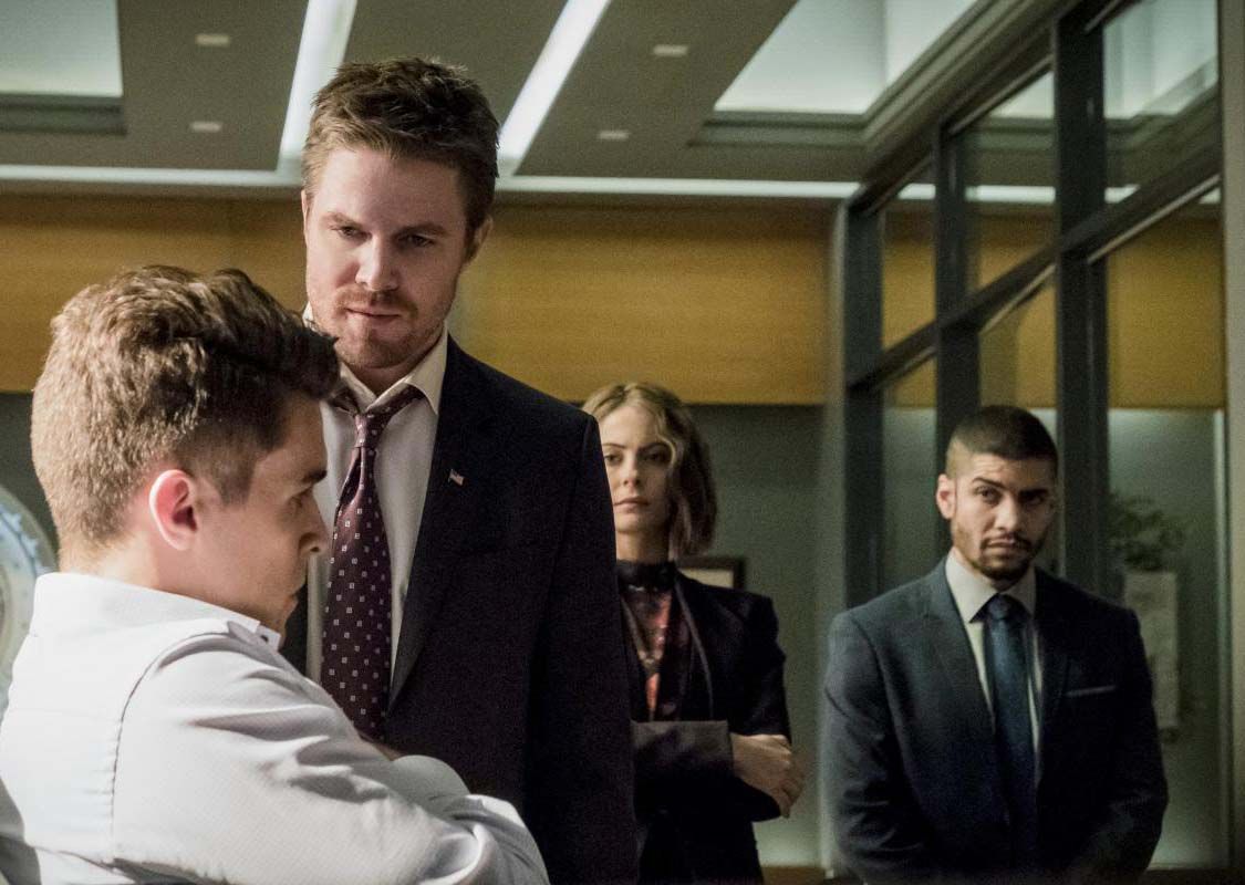 Arrow : Arrow : Photo Josh Segarra, Willa Holland, Stephen Amell, Rick ...