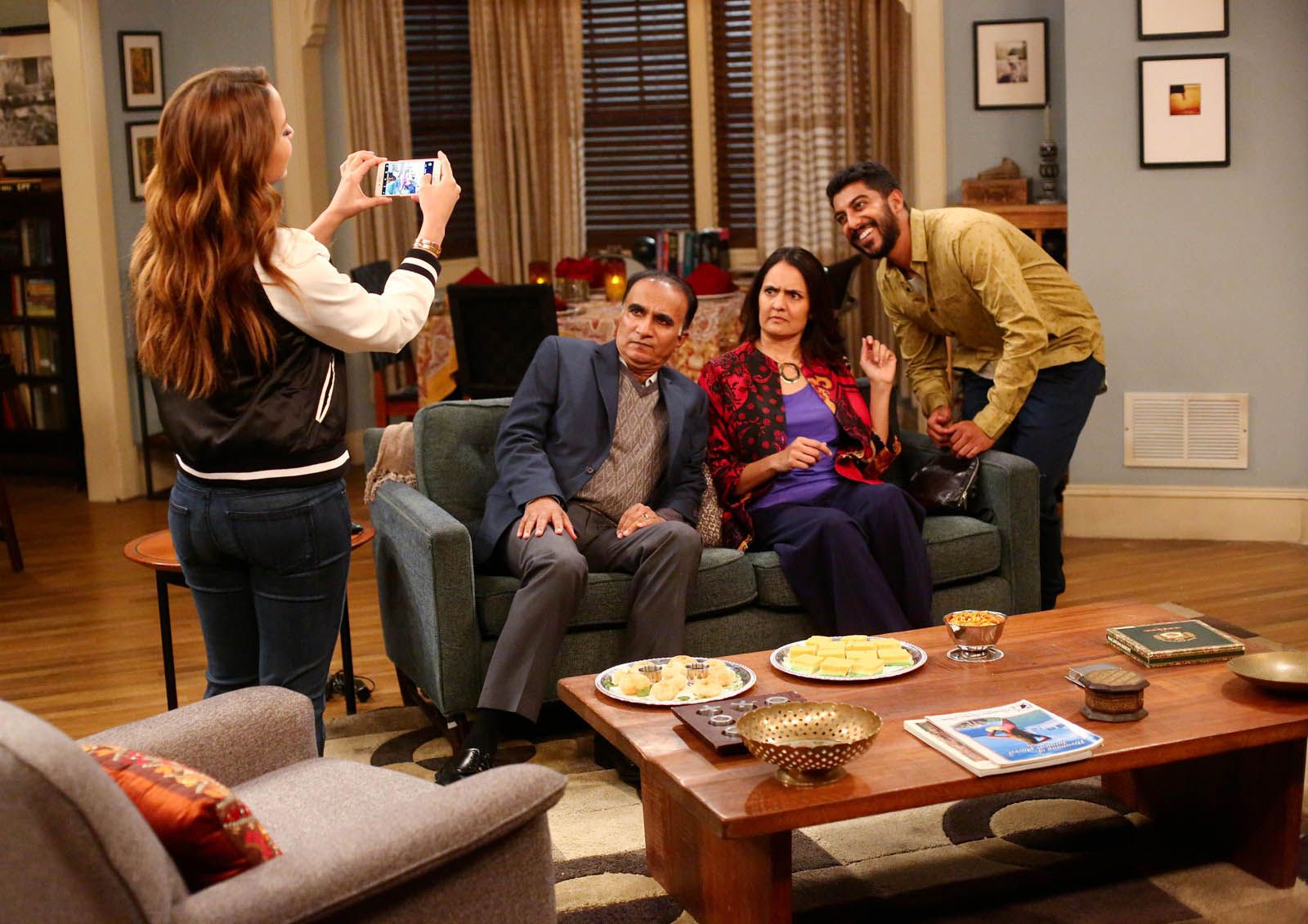 Photo de Iqbal Theba - Young & Hungry : Photo Iqbal Theba, Aimee ...