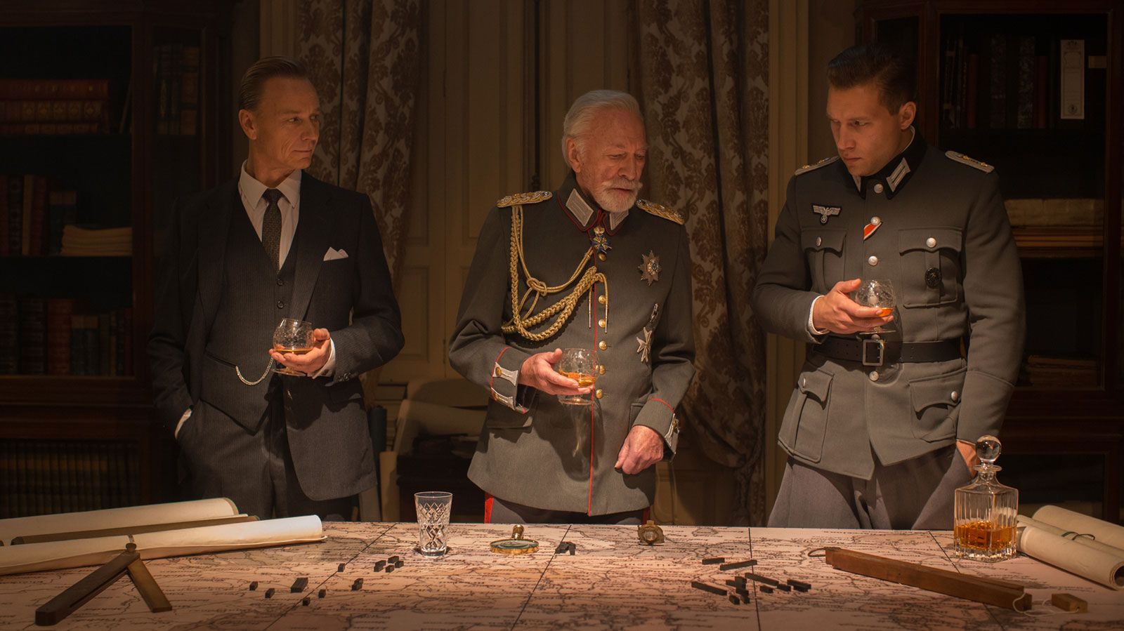 Photo du film Trahisons - Photo 4 sur 9 - AlloCiné