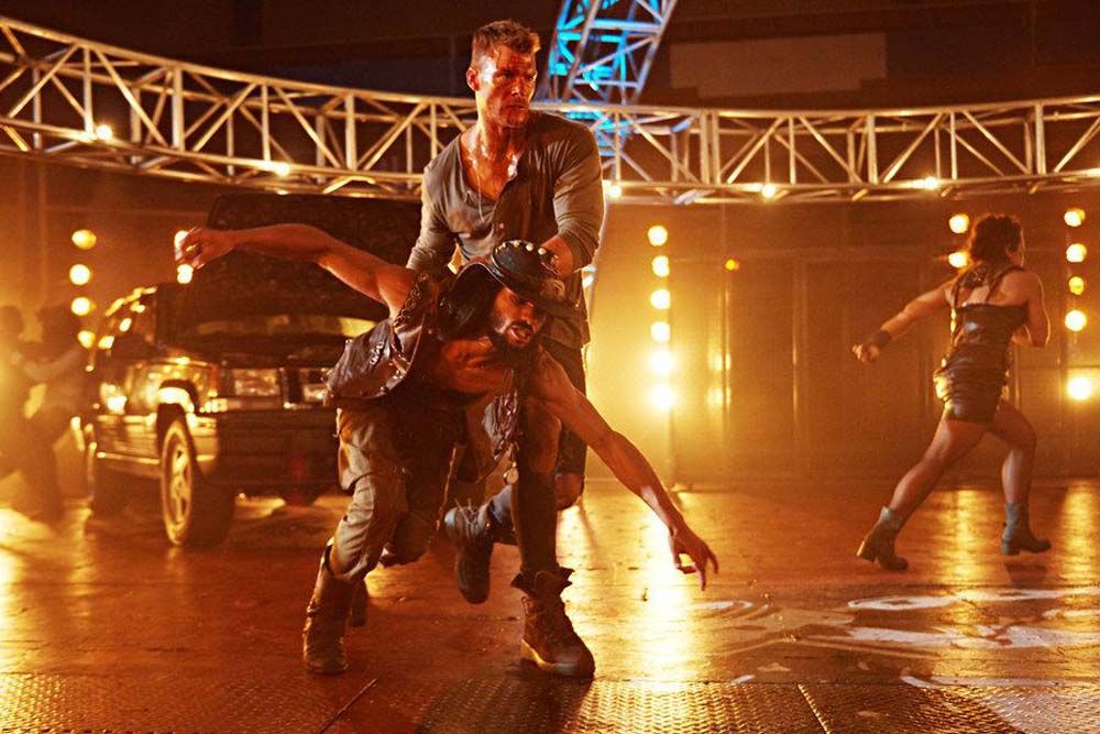 Photo de Alan Ritchson - Blood Drive : Photo Alan Ritchson - Photo 35 ...