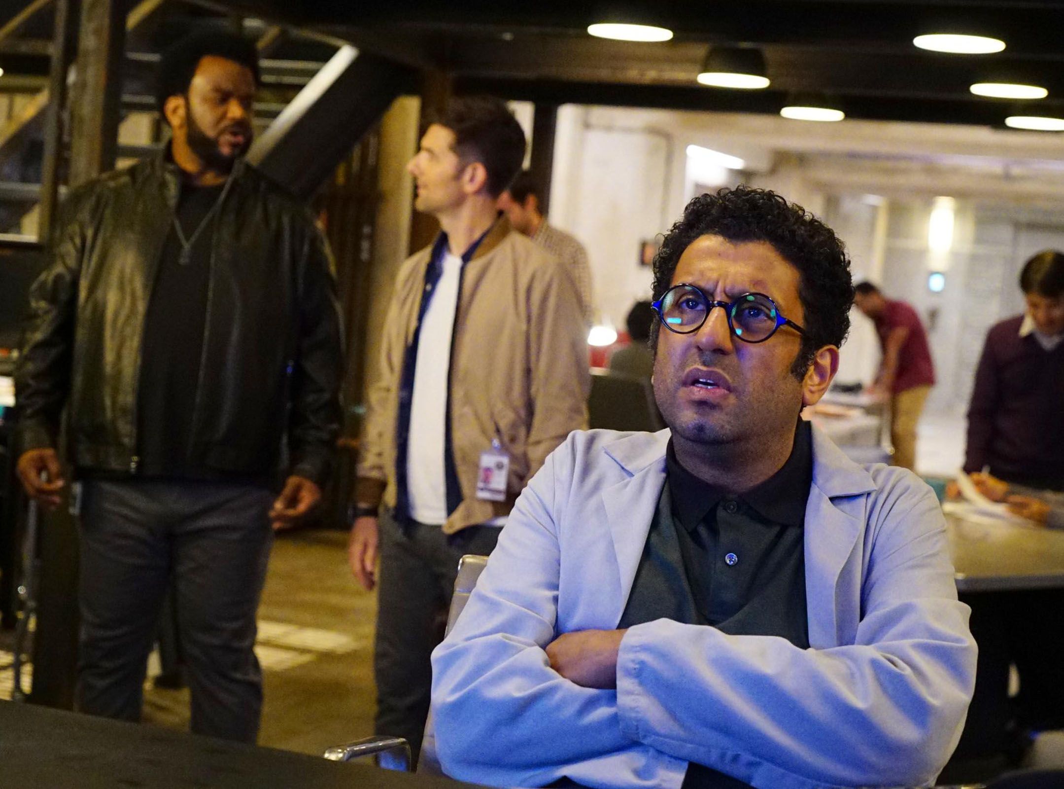 Photo de Adeel Akhtar - Ghosted : Photo Adam Scott, Adeel Akhtar, Craig ...