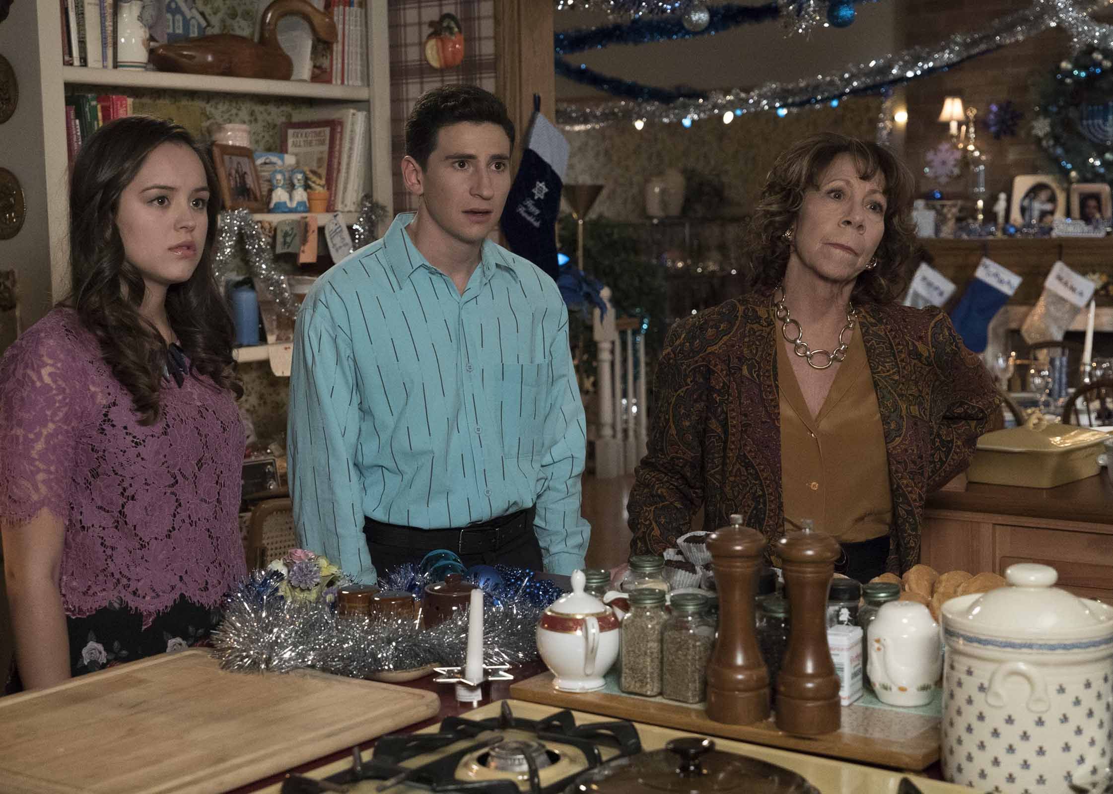 Les Goldberg : Les Goldberg : Photo Mindy Sterling, Hayley Orrantia ...