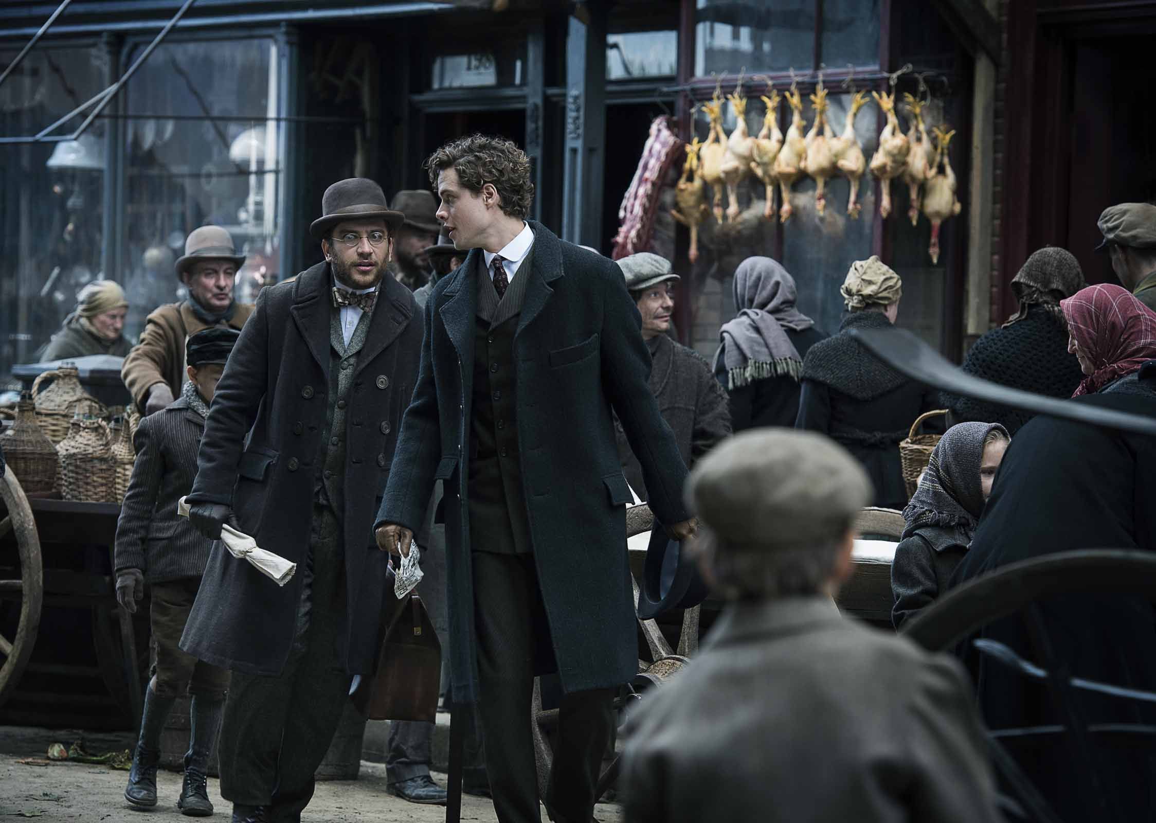 Photo de Douglas Smith (III) - L'Aliéniste : Photo Matthew Shear ...