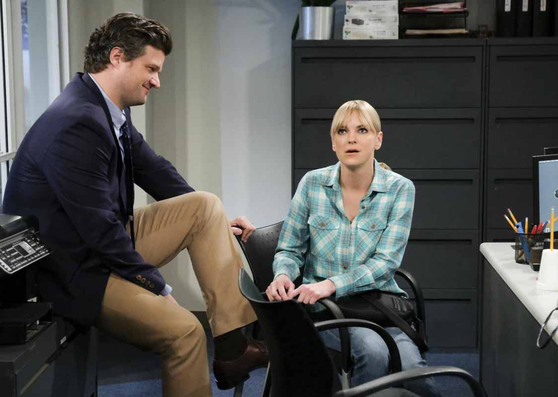 Photo de Matt L. Jones - Mom : Photo Matt L. Jones, Anna Faris - Photo ...