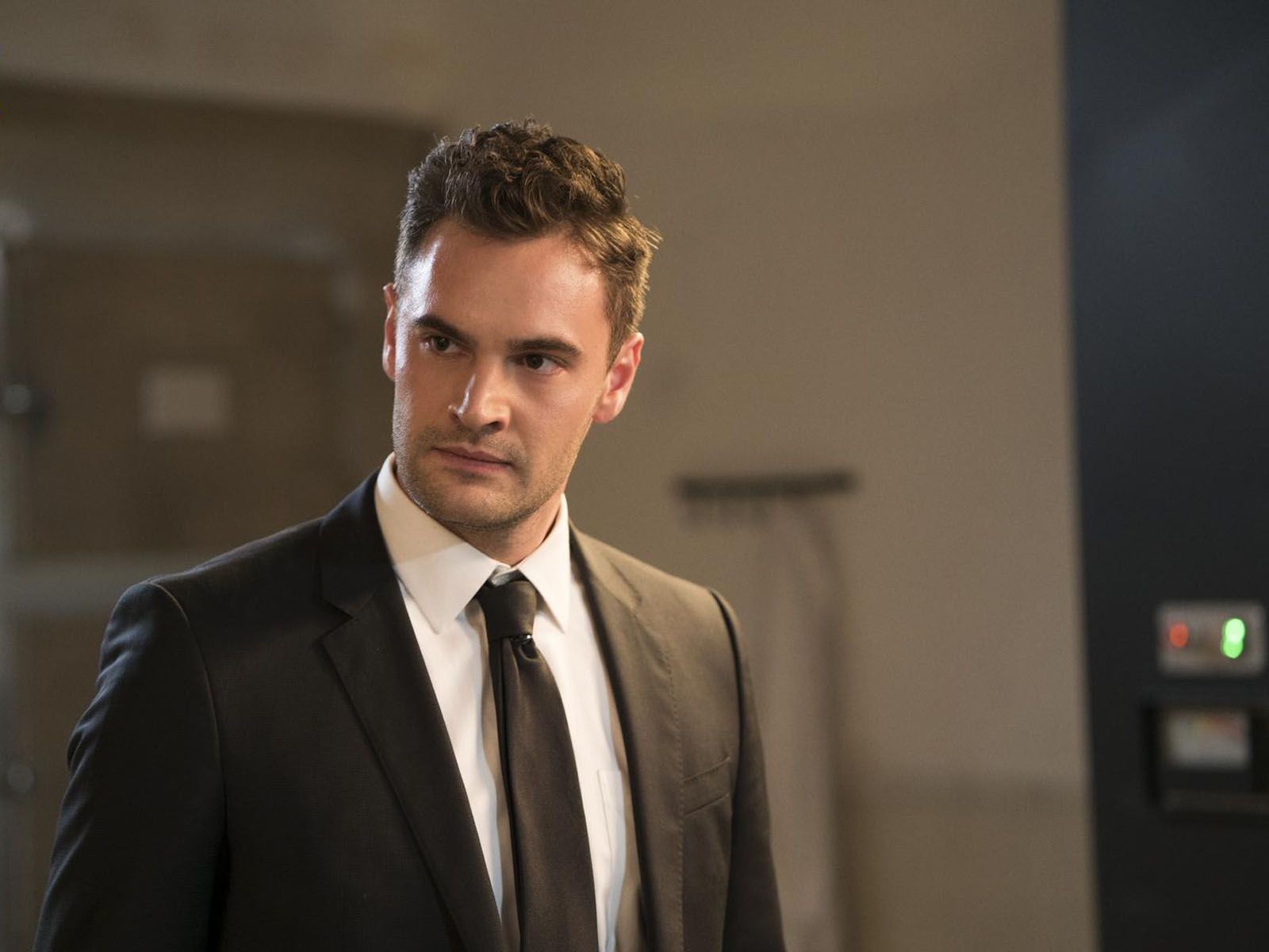 Photo de Tom Bateman - Into The Dark : Photo Tom Bateman - Photo 12 sur ...