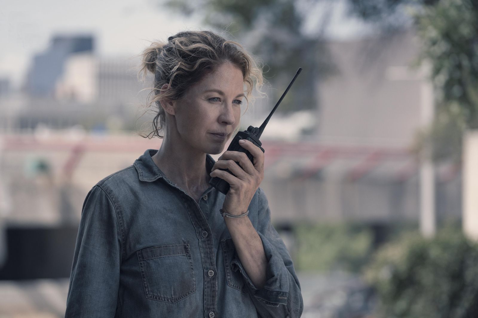 Fear The Walking Dead : Fear The Walking Dead : Photo Jenna Elfman ...