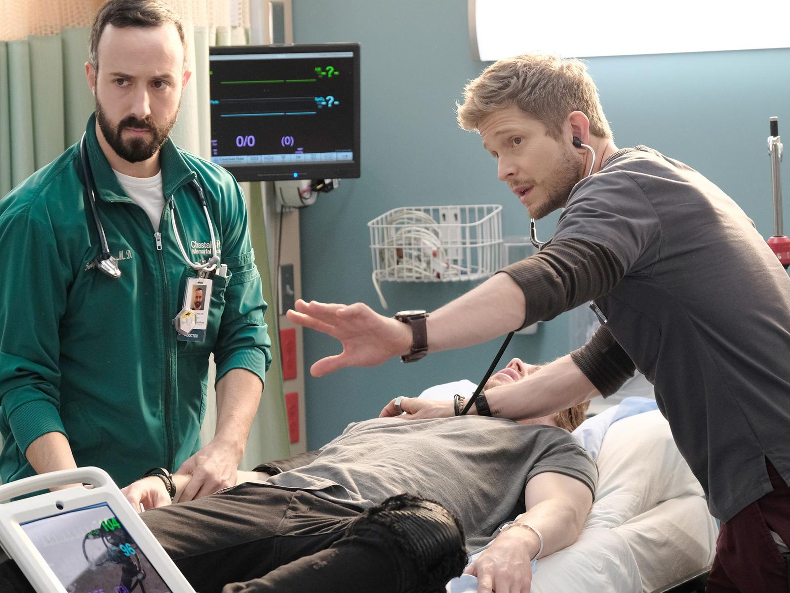 The Resident : The Resident : Photo Matt Czuchry, Ty Trumbo, Tasso ...