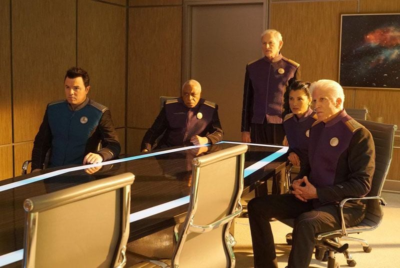 Photo de Victor Garber - The Orville : Photo Ron Canada, Kelly Hu ...