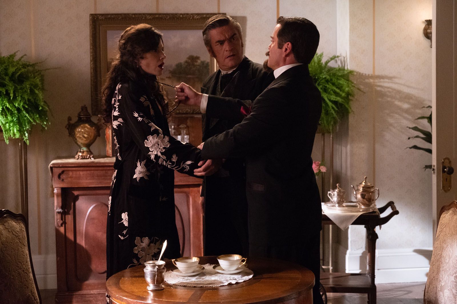 Photo de Louise Monot - Les Enquêtes de Murdoch : Photo Yannick Bisson ...