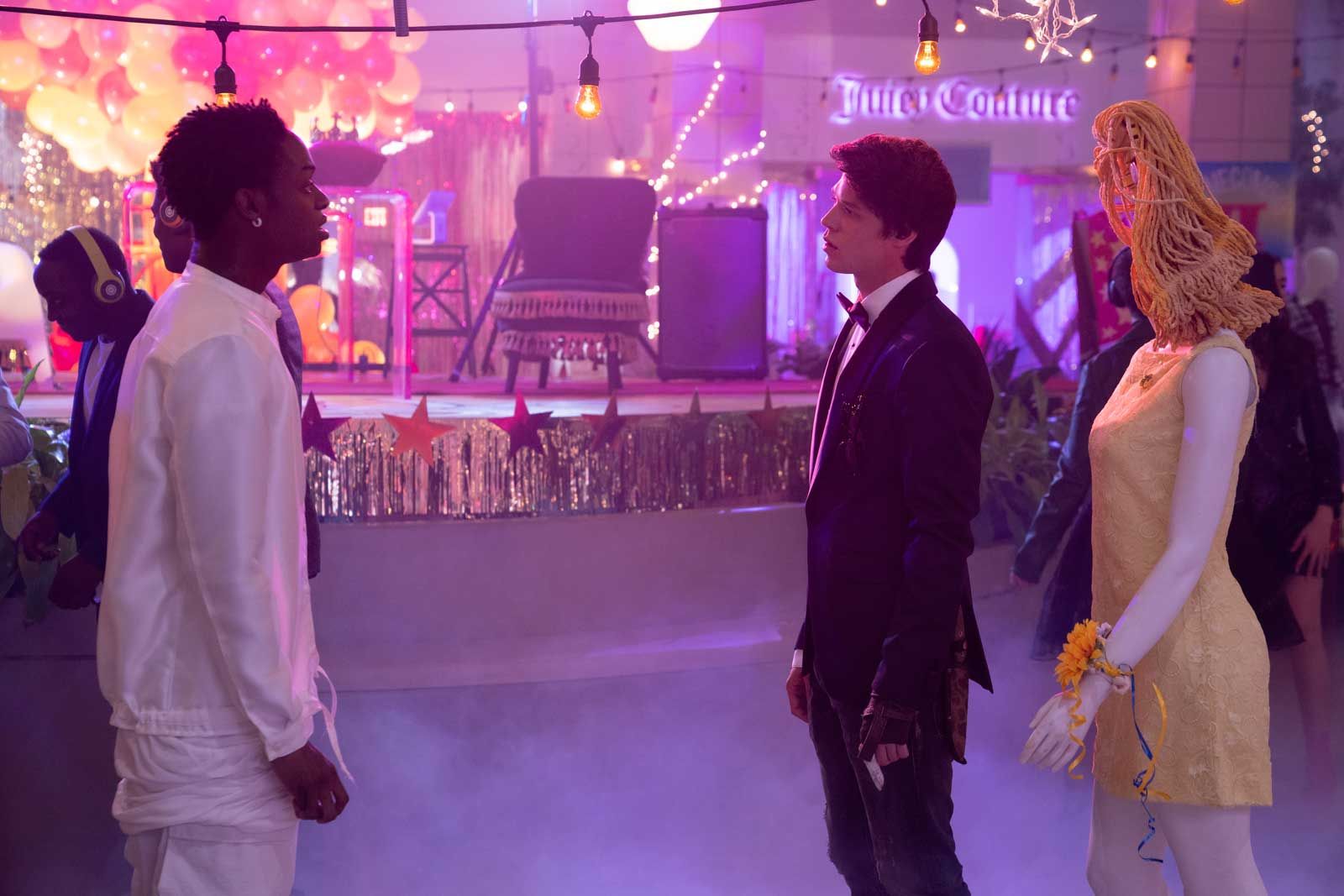 Daybreak : Daybreak : Photo Colin Ford, Austin Crute - 14 sur 60 - AlloCiné