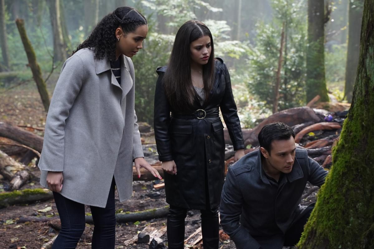 Charmed (2018) : Charmed (2018) : Photo Rupert Evans, Madeleine Mantock ...