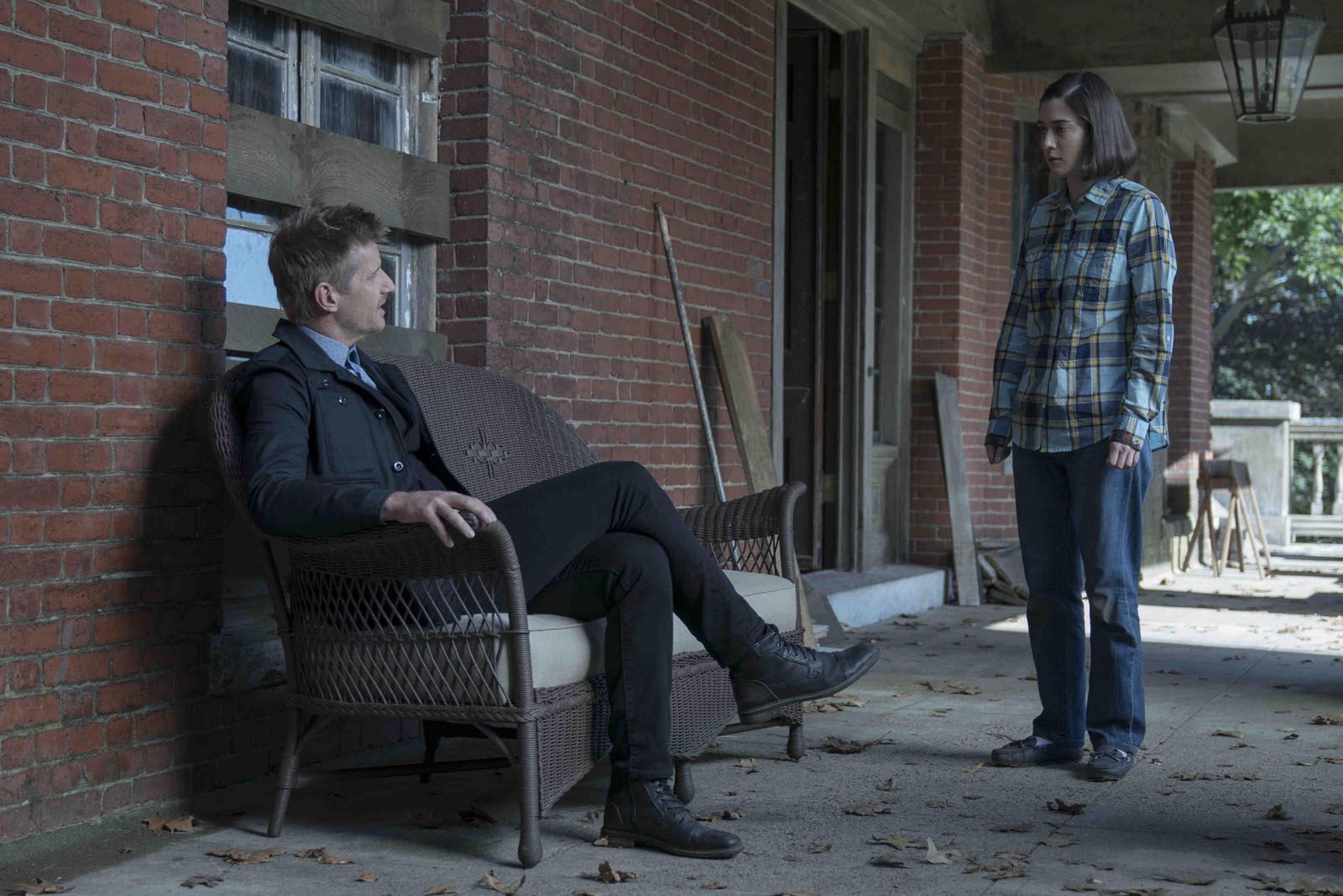 Photo de Lizzy Caplan - Castle Rock : Photo Lizzy Caplan, Paul Sparks ...