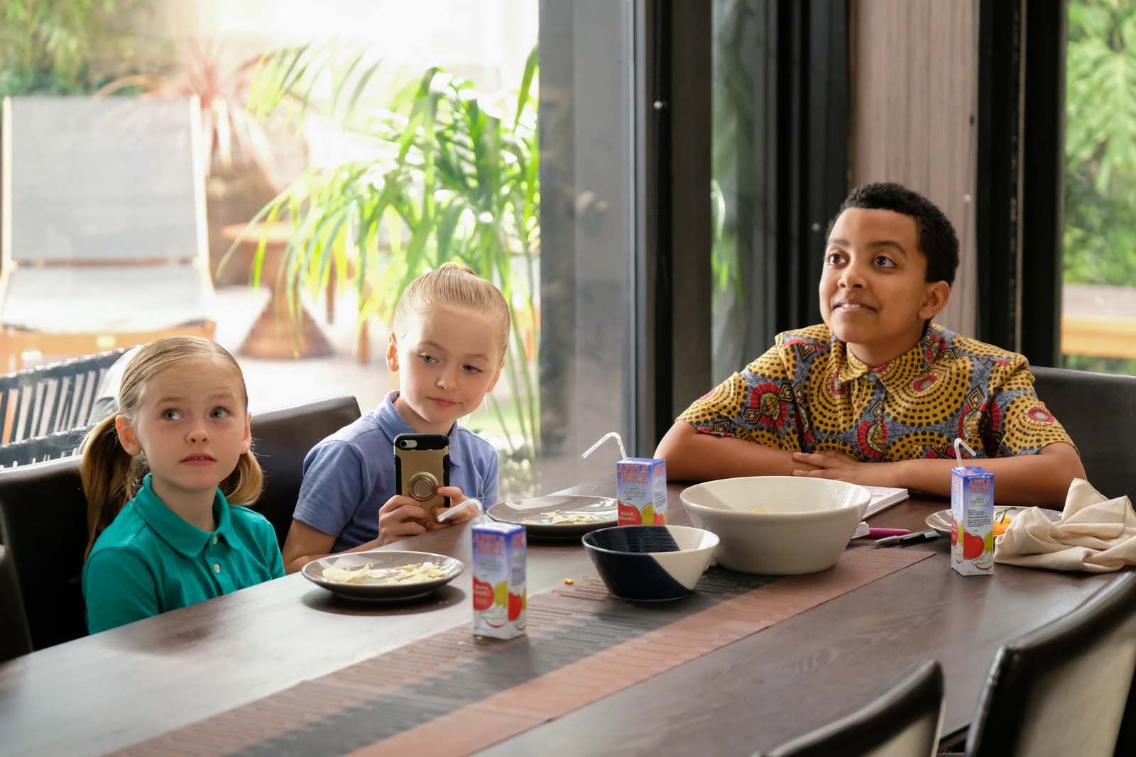Single Parents : Single Parents : Photo Mia Allan, Ella Allan, Devin ...