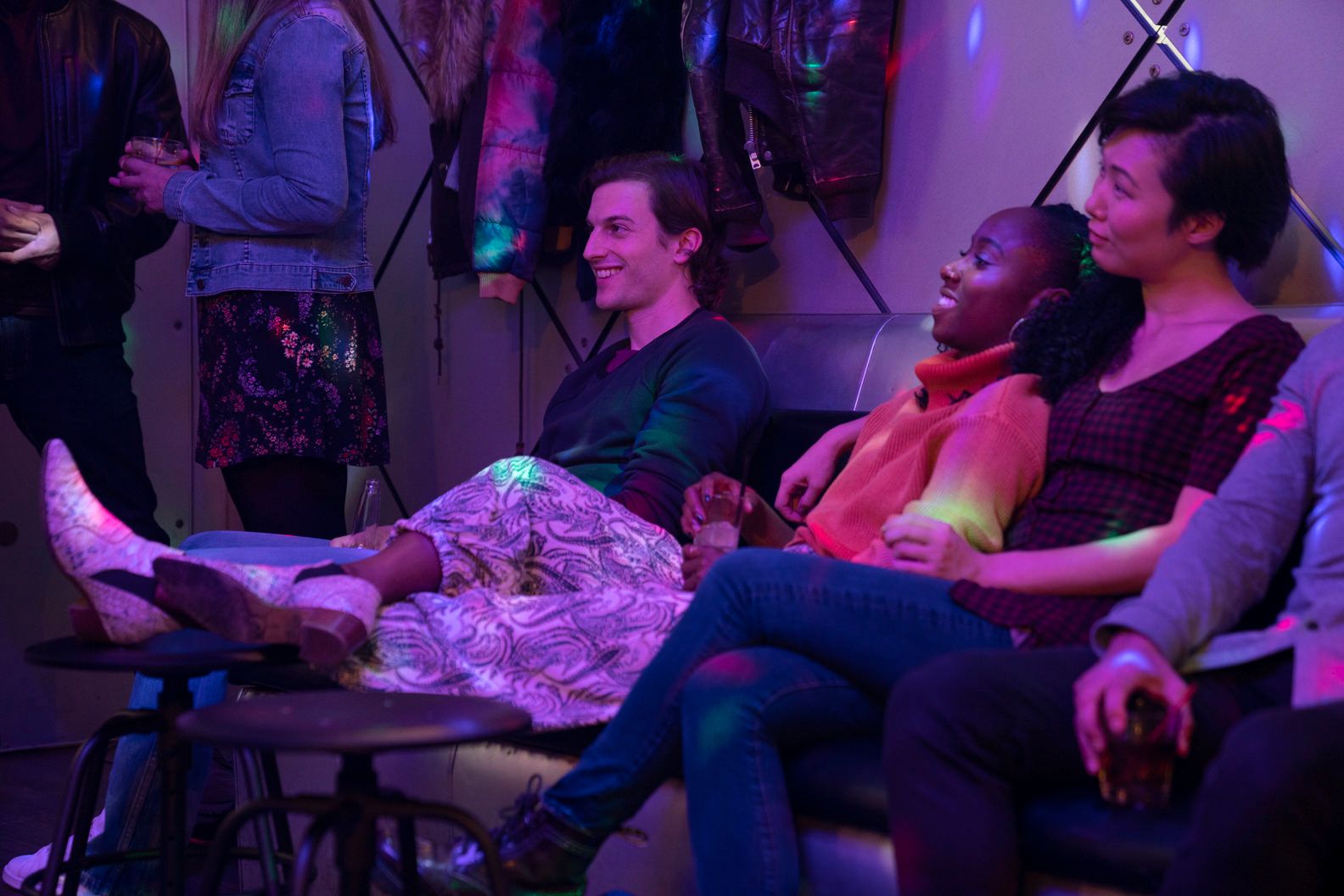 Love Life : Photo Sasha Compère, Peter Vack, Zoe Chao - 21 sur 30 ...