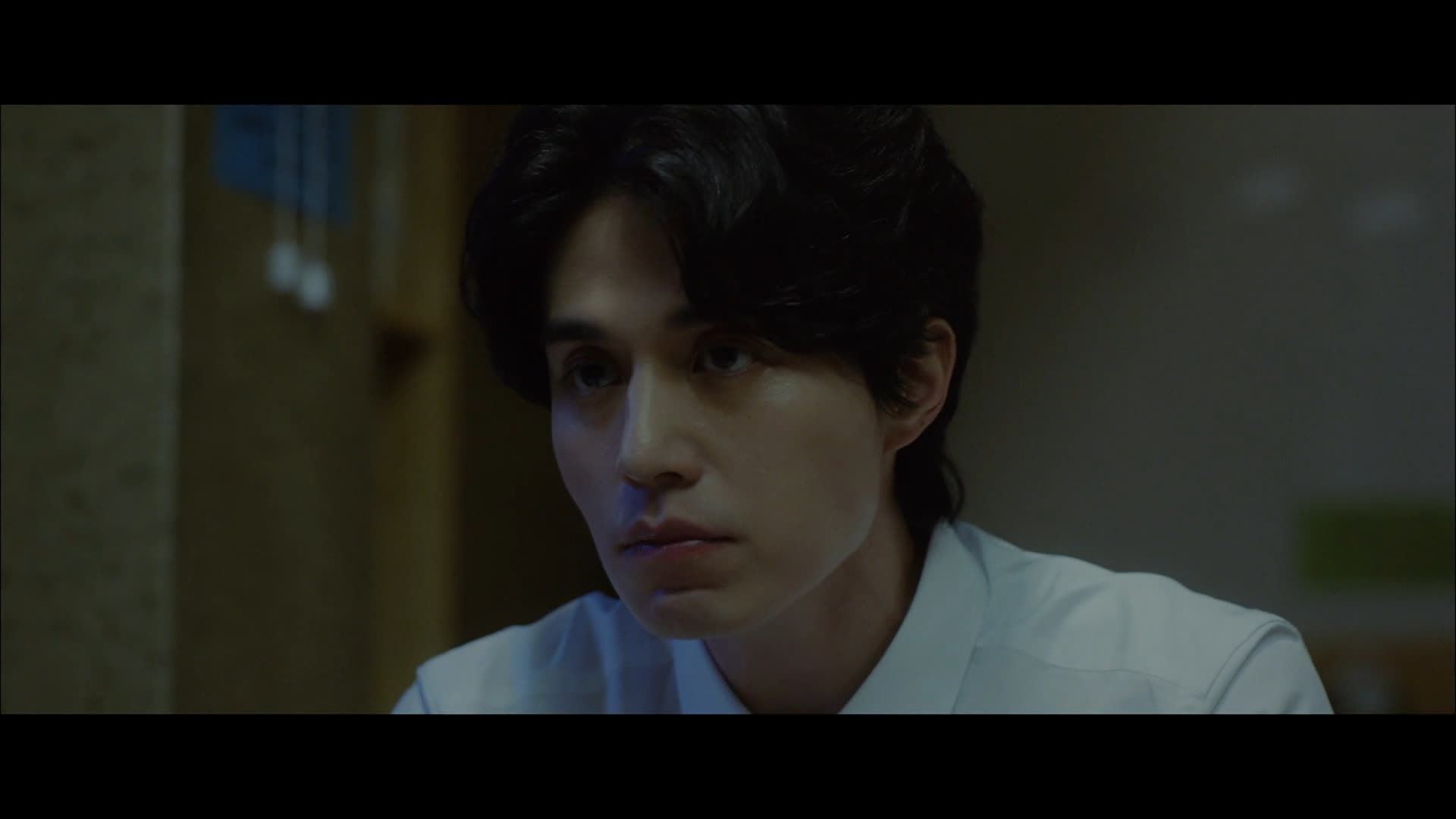 Poster Strangers from Hell - Saison 1 - Affiche 6 sur 11 - AlloCiné