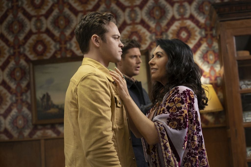 Supernatural : Supernatural : Photo Jensen Ackles, Carmen Moore ...