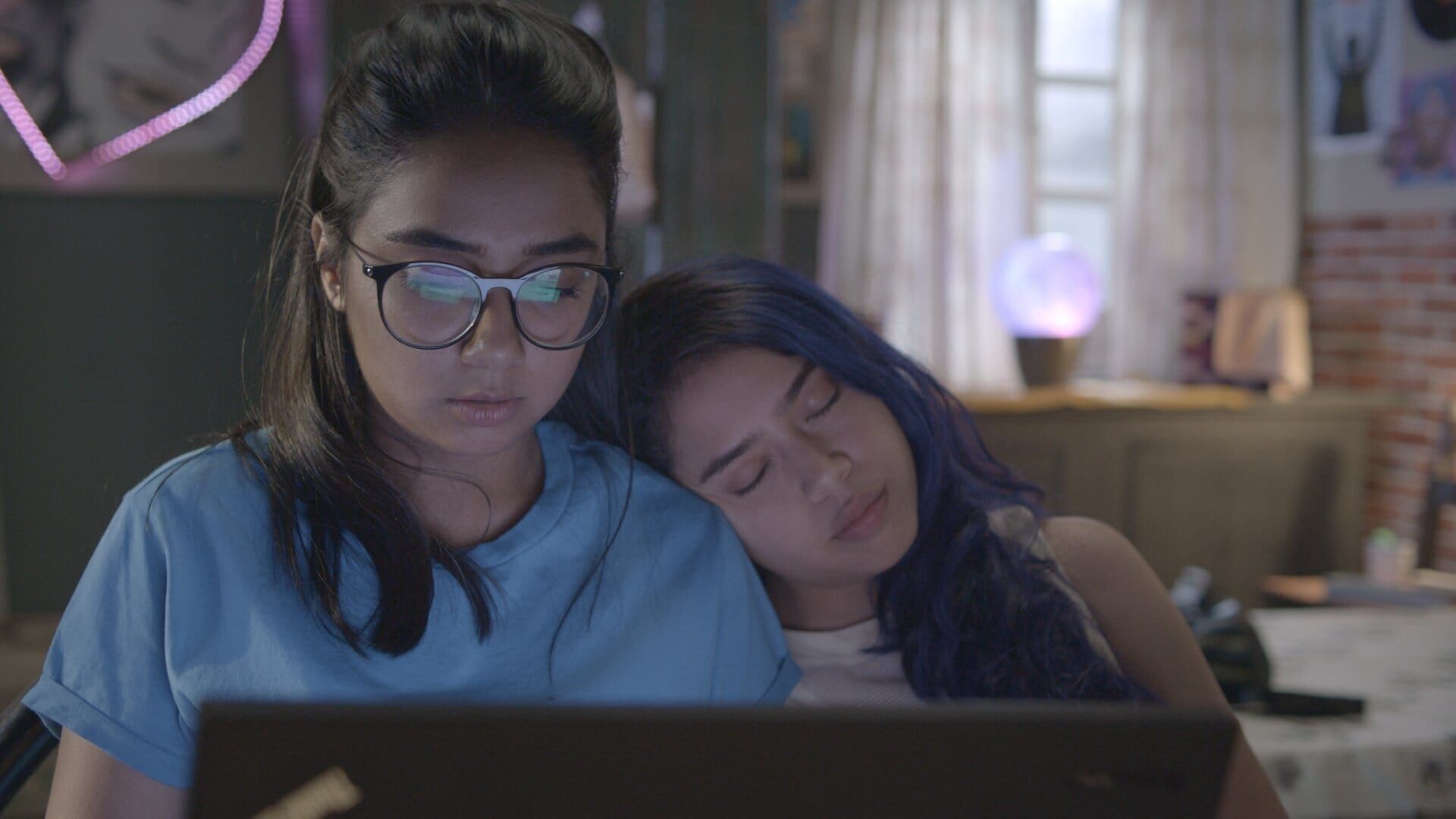 Poster Mismatched saison 1 - Affiche 4 sur 8 - AlloCiné