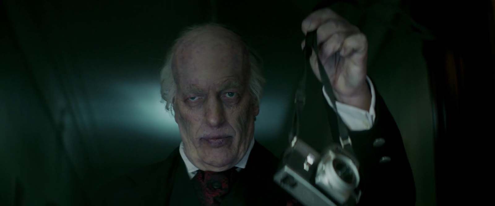 Photo du film The Mortuary Collection - Photo 2 sur 16 - AlloCiné