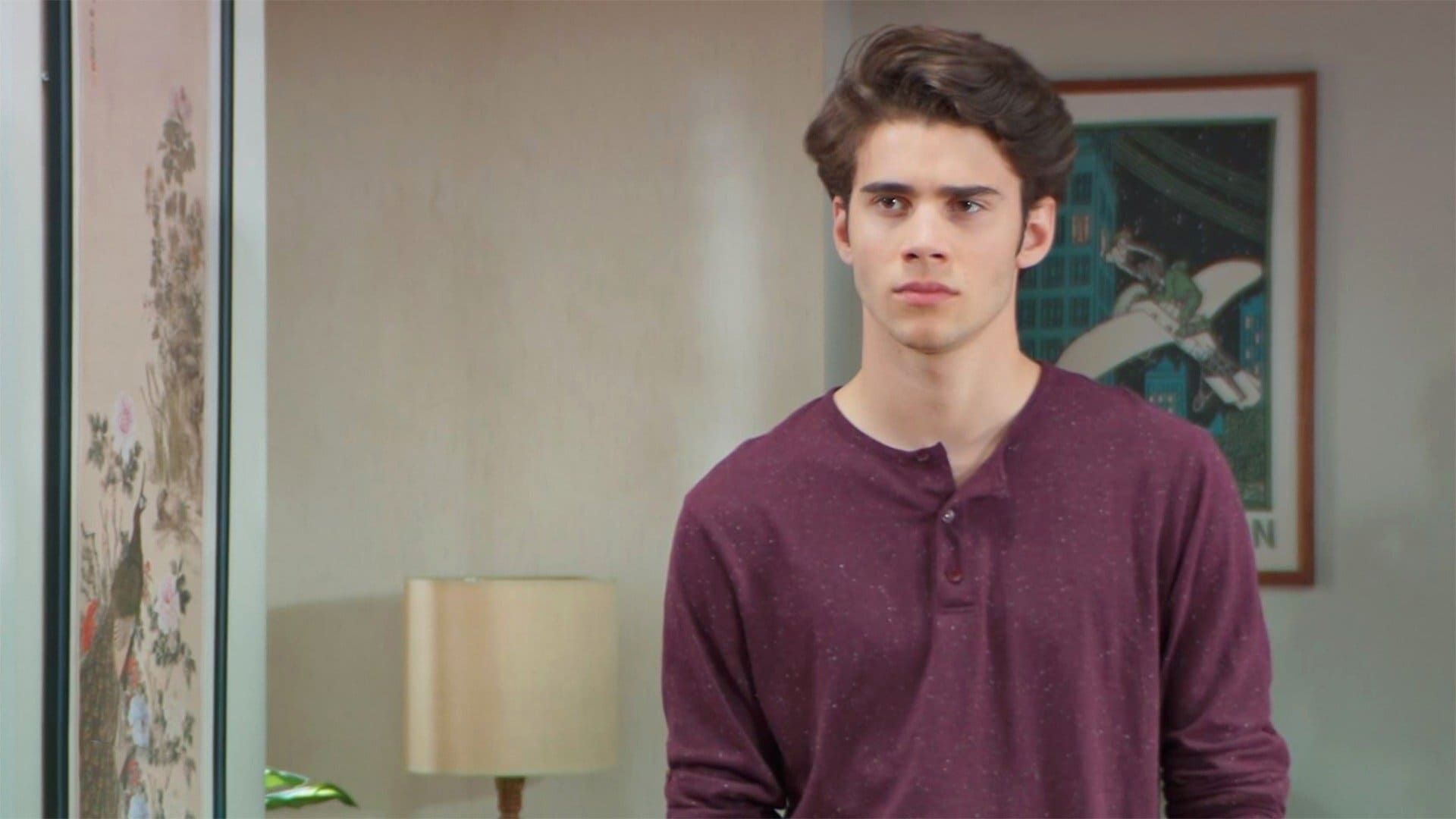 Poster Bia saison 1 - Affiche 91 sur 130 - AlloCiné