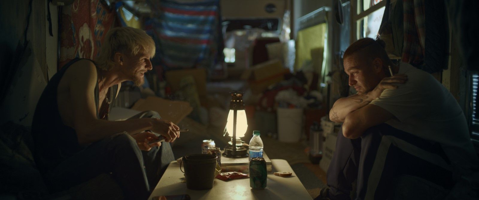 Photo de Derek Richardson - Home : Photo Derek Richardson, Jake McLaughlin - AlloCiné