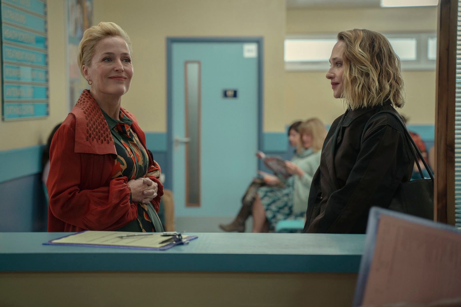 Sex Education Photo Jemima Kirke Gillian Anderson 75 Sur 152