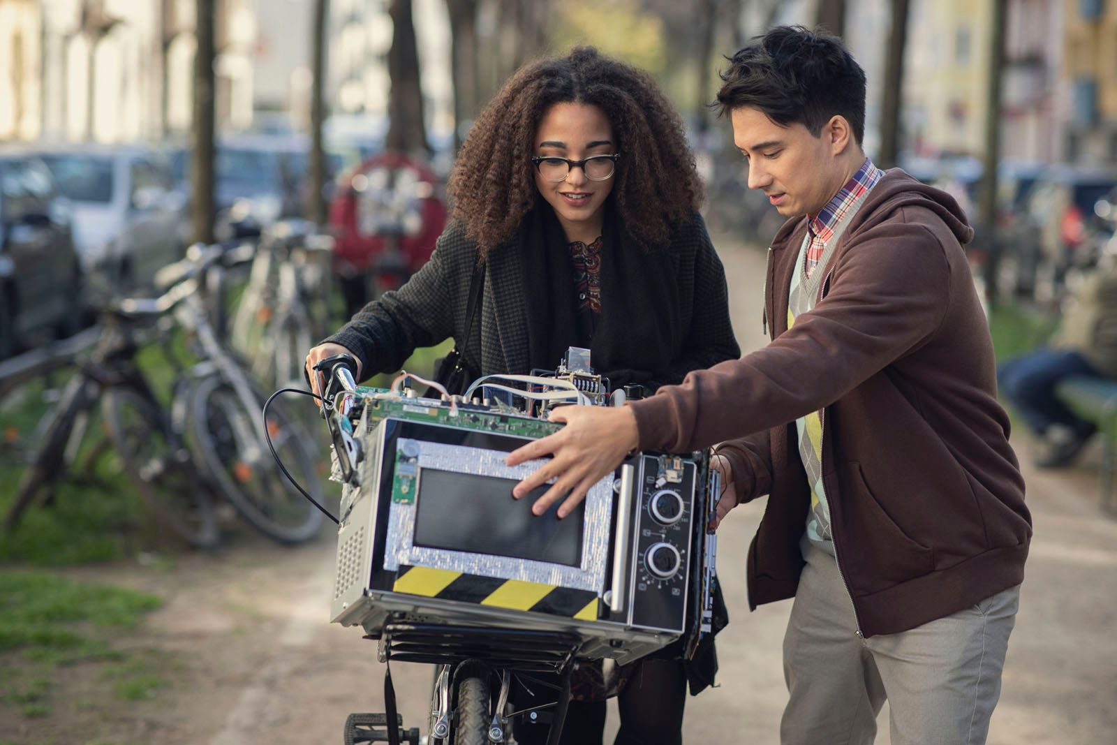 Julien Bam en plein bug : Photo Julien Bam, Safira Robens - 6 sur 10 ...