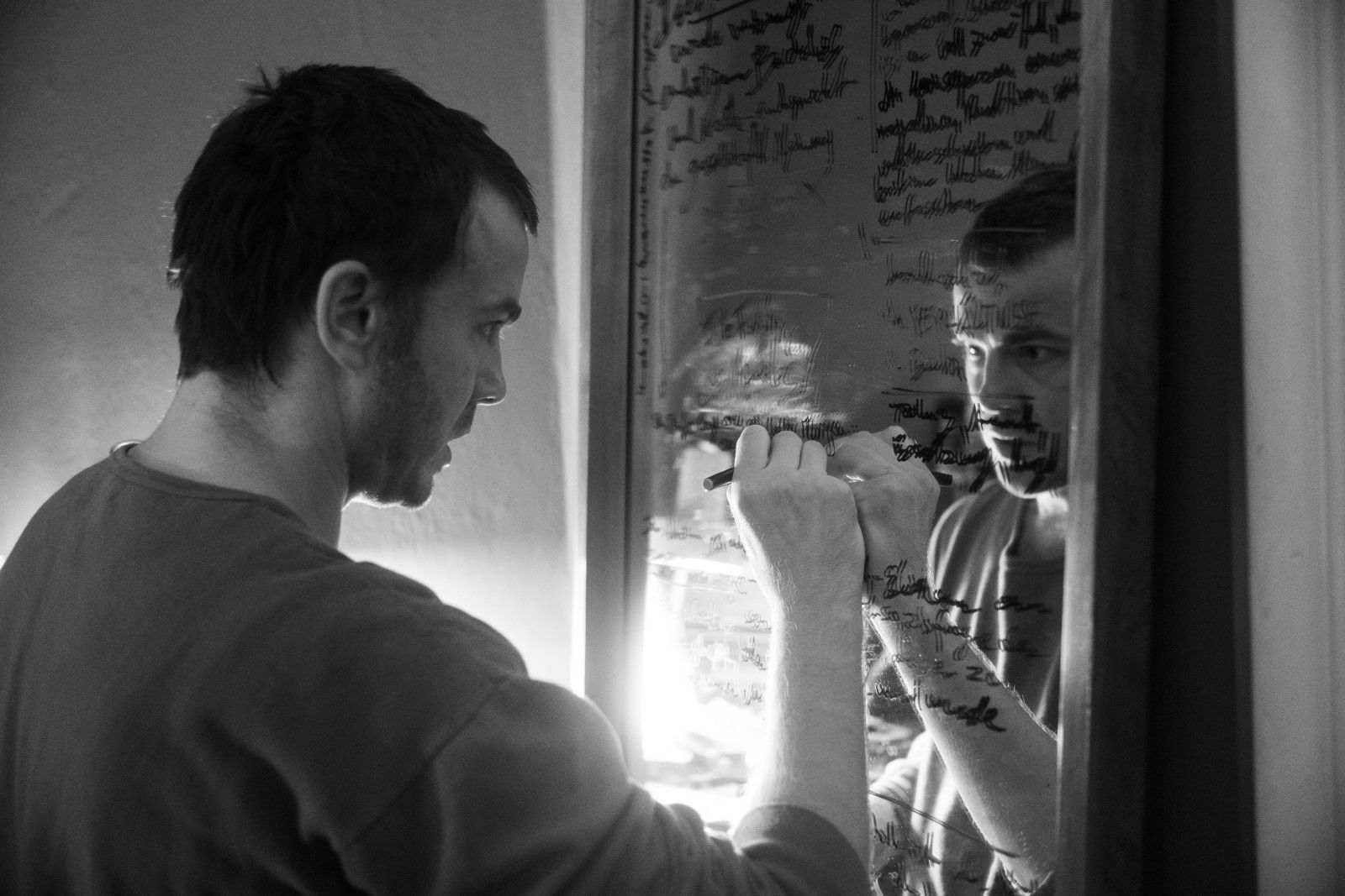 Photo de Albrecht Schuch - Thomas le dissident : Photo Albrecht Schuch ...