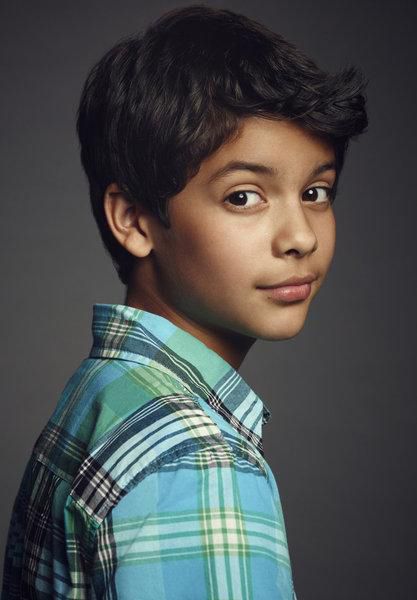 Parenthood (2010) : Photo Xolo Maridueña - 148 sur 368 - AlloCiné