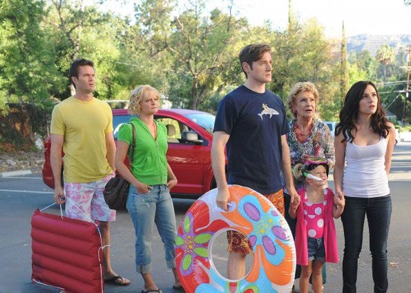 Raising Hope : Raising Hope : Photo Martha Plimpton, Cloris Leachman ...