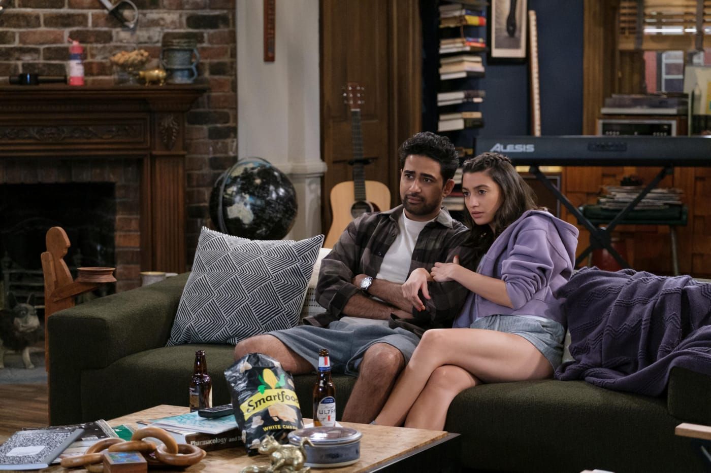 Photo de Francia Raisa - How I Met Your Father : Photo Suraj Sharma ...