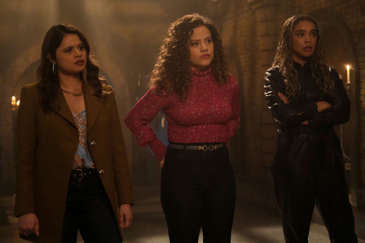 Photo de Melonie Diaz - Charmed (2018) : Photo Sarah Jeffery, Melonie ...