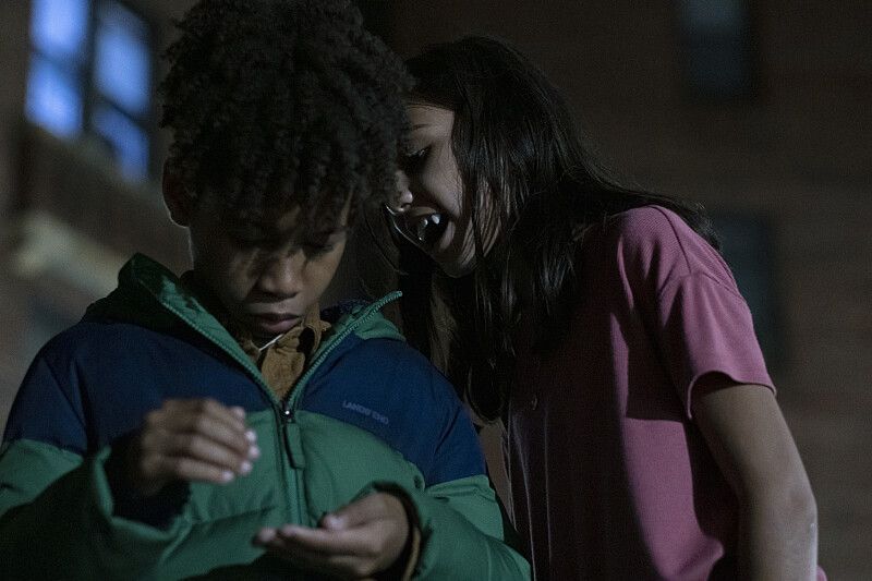 Let The Right One In : Photo Madison Taylor Baez, Ian Foreman - 8 sur 9 ...
