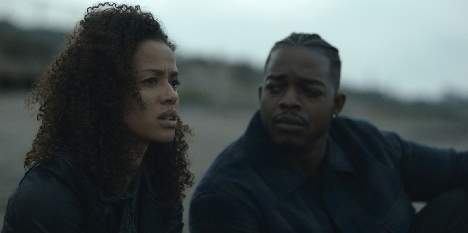 Surface (2022) : Surface (2022) : Photo Gugu Mbatha-Raw, Stephan James - 4 sur 10 - AlloCiné