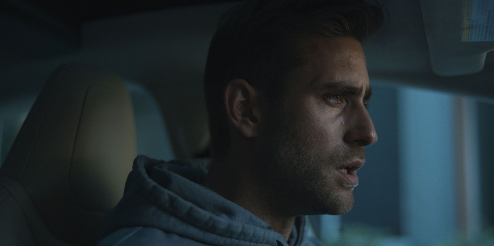Surface (2022) : Surface (2022) : Photo Oliver Jackson-Cohen - 9 sur 16 - AlloCiné