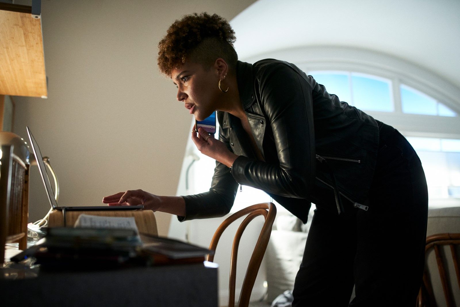 Photo de Emmy Raver-Lampman - Blacklight : Photo Emmy Raver-Lampman ...