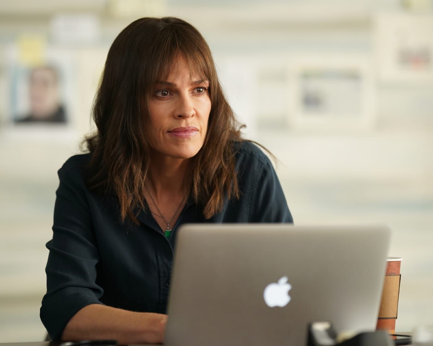 Alaska Daily : Alaska Daily : Photo Hilary Swank - 11 sur 16 - AlloCiné