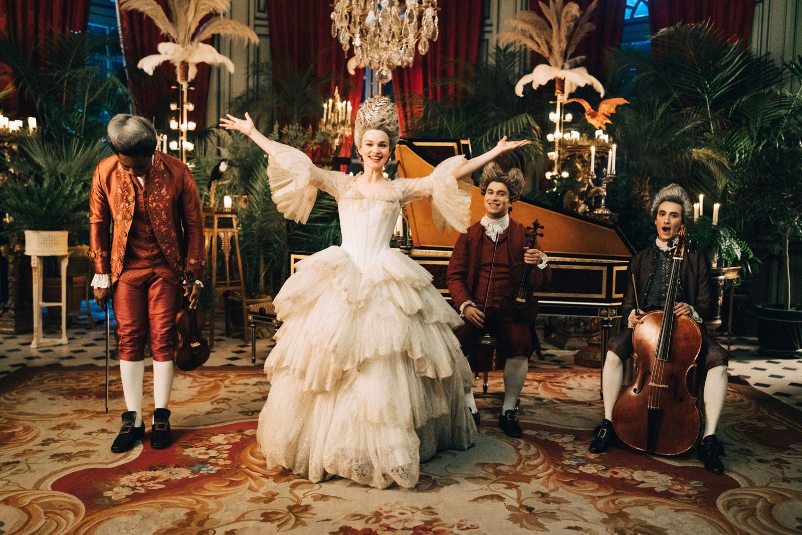 Marie Antoinette : Marie Antoinette : Photo Emilia Schüle - 7 sur 12 - AlloCiné
