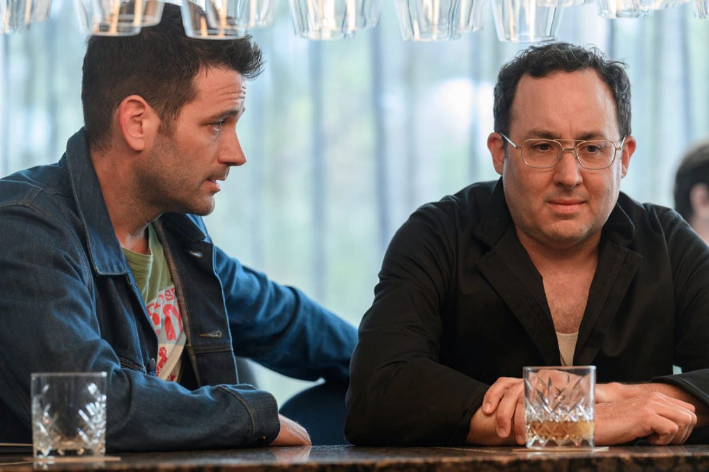 Irreverent : Photo P.J. Byrne, Colin Donnell - 11 sur 11 - AlloCiné