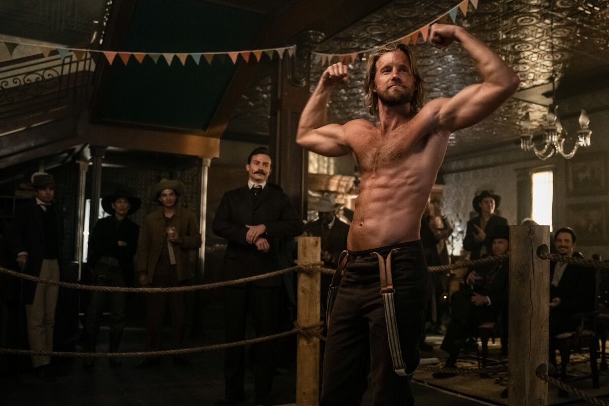 Walker: Independence : Walker: Independence : Photo Matt Barr - 8 sur ...