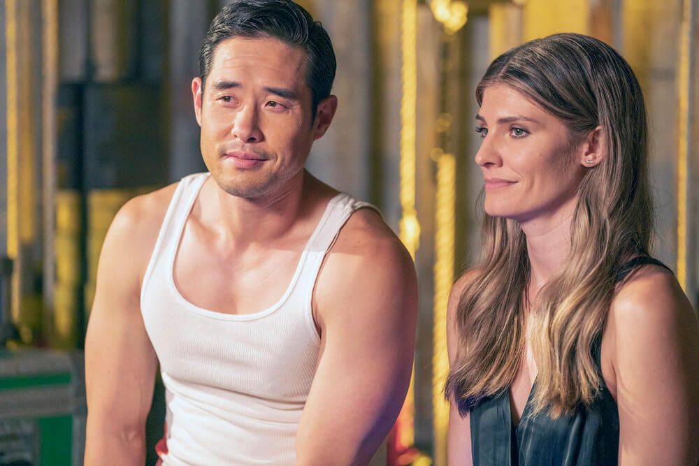 Code Quantum (2022) : Code Quantum (2022) : Photo Raymond Lee, Caitlin Bassett - 35 sur 53 ...