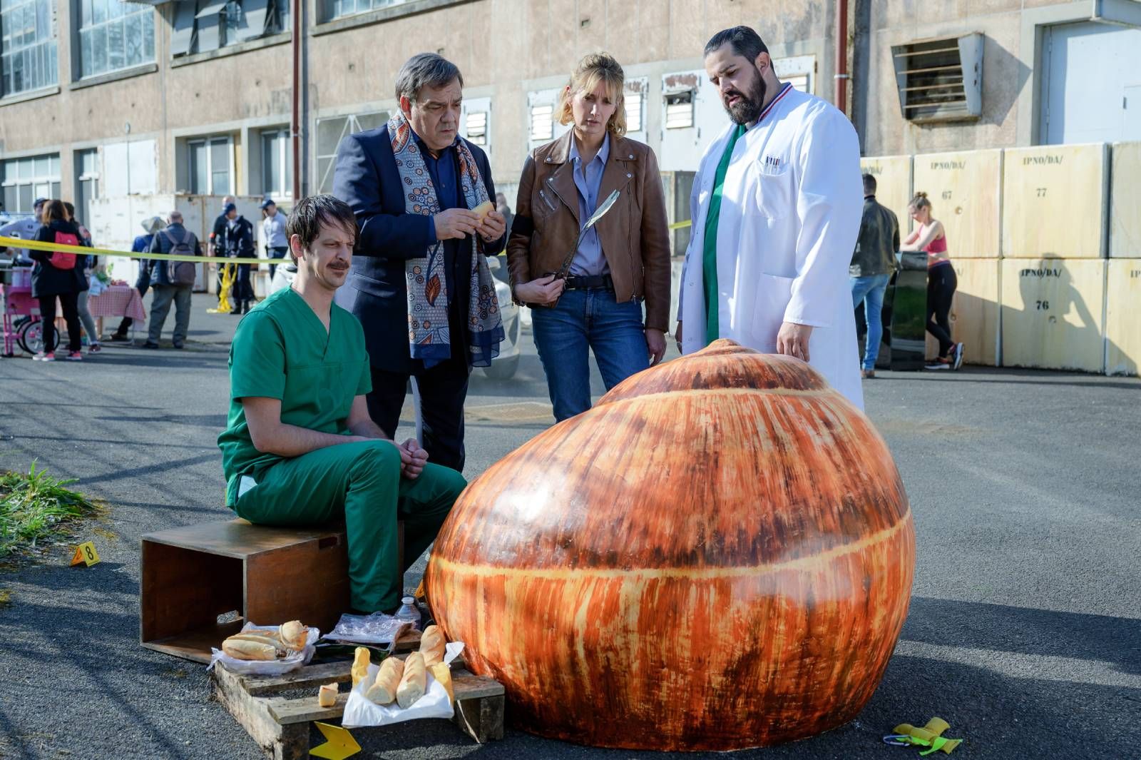 Photo de Caroline Anglade - 38°5 quai des orfèvres : Photo Caroline Anglade, Didier Bourdon ...