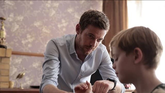 Poster La mort à nu saison 1 - Affiche 14 sur 15 - AlloCiné