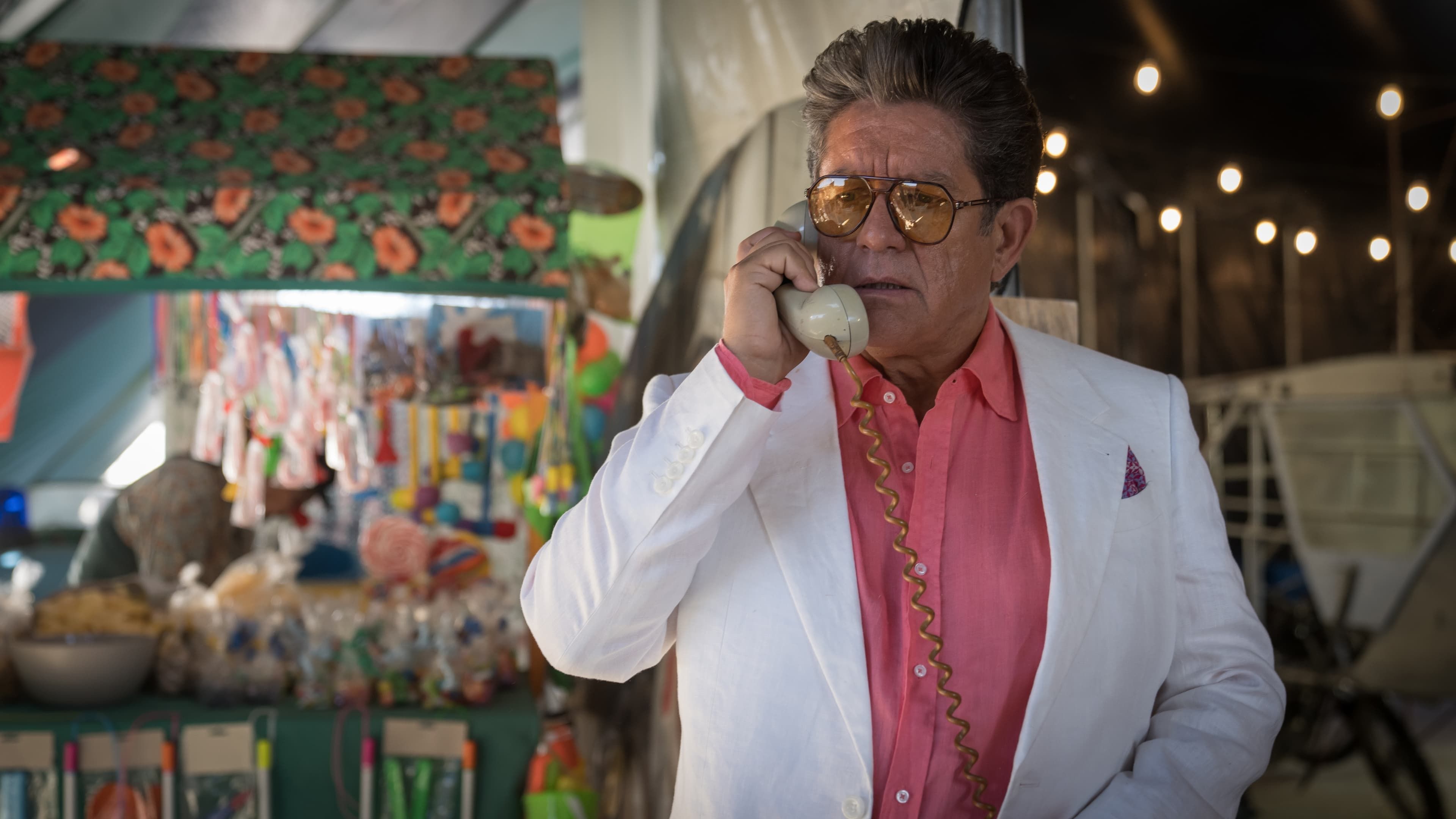 Poster Los Farad saison 1 - Affiche 6 sur 21 - AlloCiné