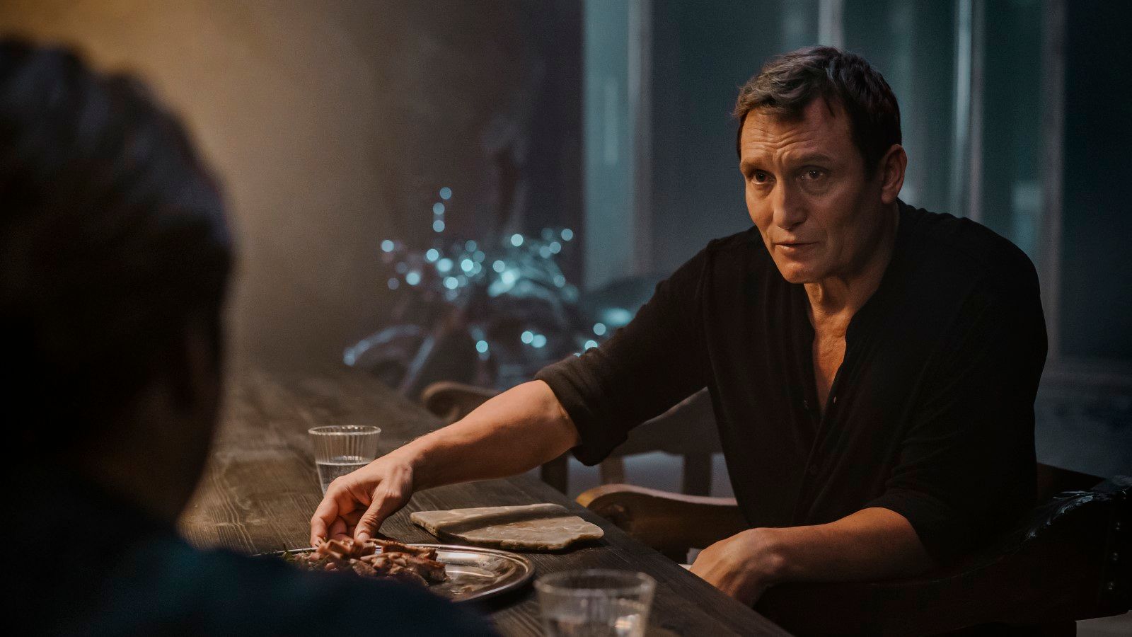 Photo de Oliver Masucci - Woodwalkers : Photo Oliver Masucci - Photo 4 ...