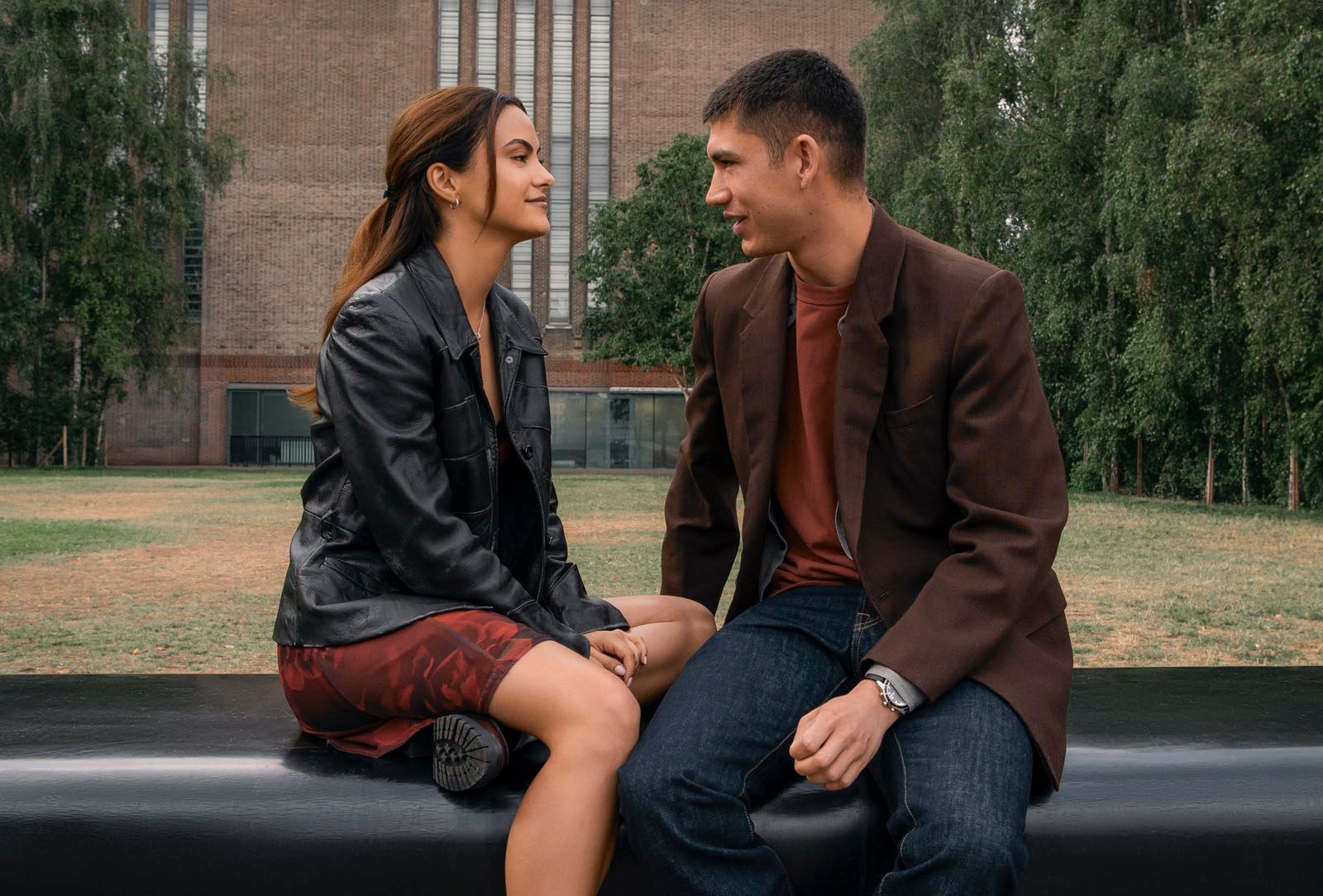 Photo de Archie Renaux - Surclassée : Photo Camila Mendes, Archie ...