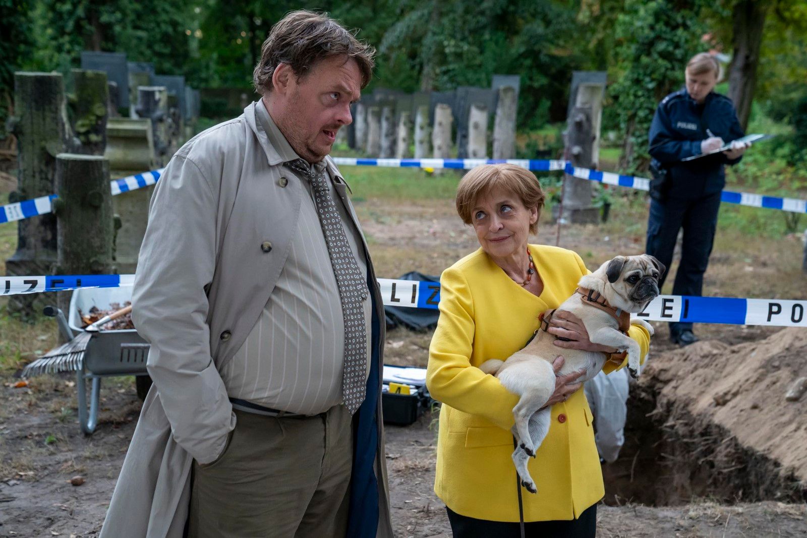Photo de Miss Merkel – Ein Uckermark-Krimi: Mord auf dem Friedhof ...