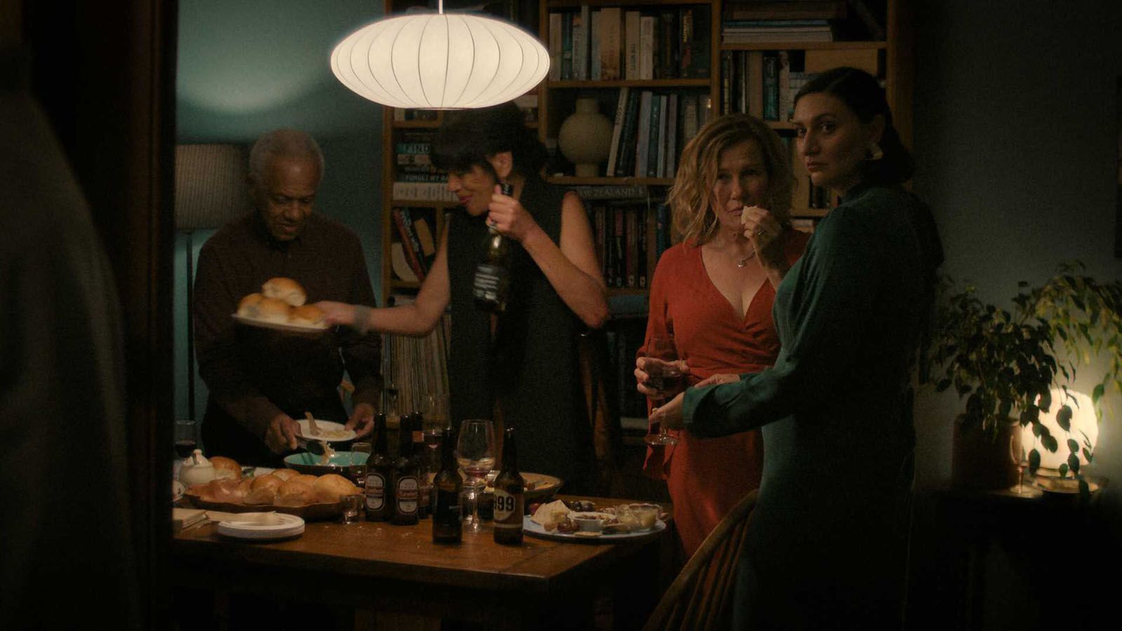 After the Party : Photo Robyn Malcolm - 2 sur 4 - AlloCiné