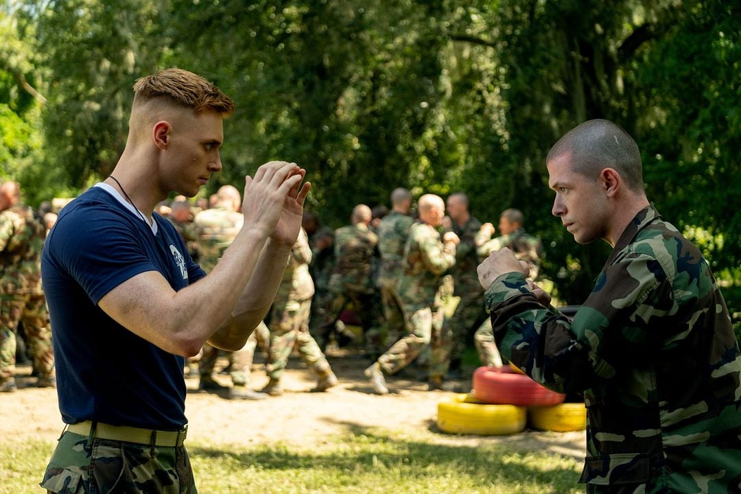 Photo de Max Parker - Boots : Photo Jack Cameron Kay, Max Parker - Photo 0 sur 3 - AlloCiné